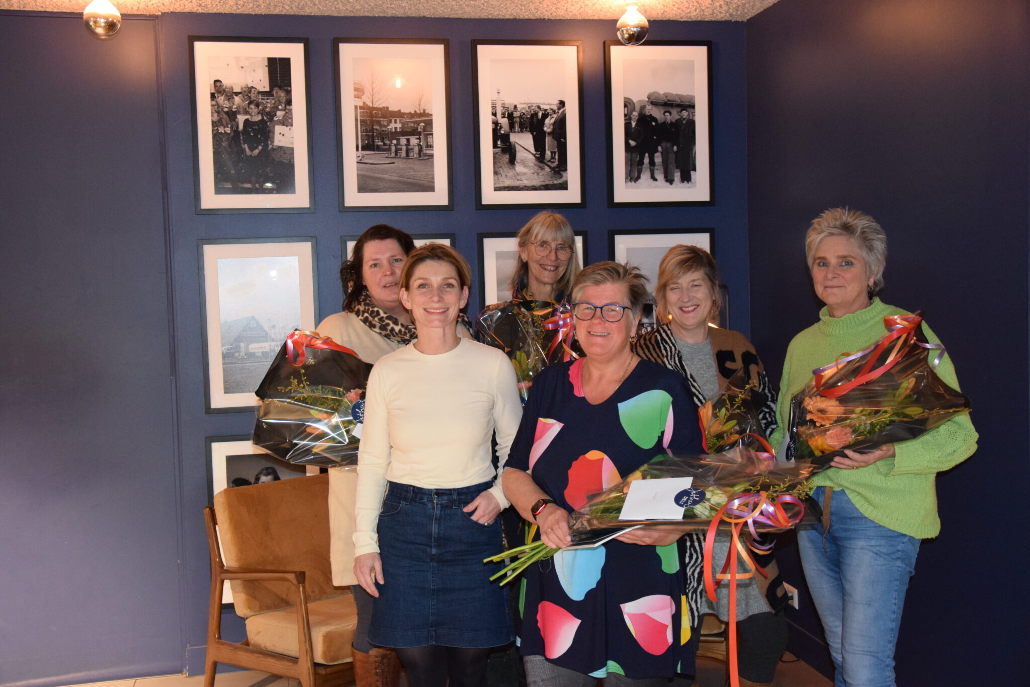 Jitha van Staveren overhandigt tanktegoed - Van Staveren